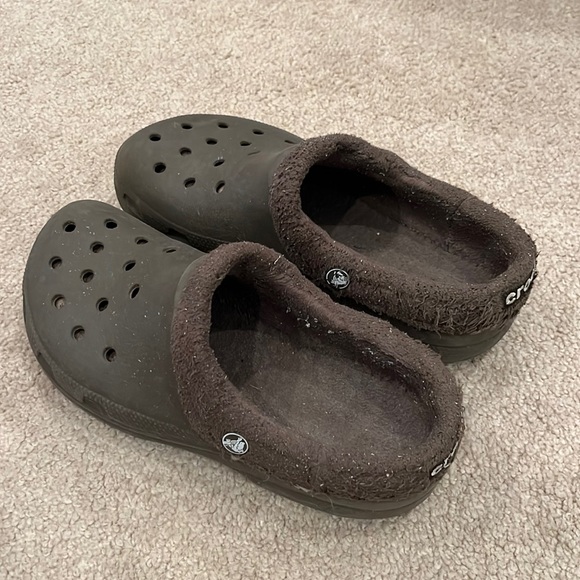 CROCS | Shoes | Crocs Brown Lined Fuzzy | Poshmark